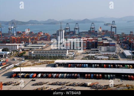 General view of the Shenzhen, Guangdong Harbor in China with the Yian ...