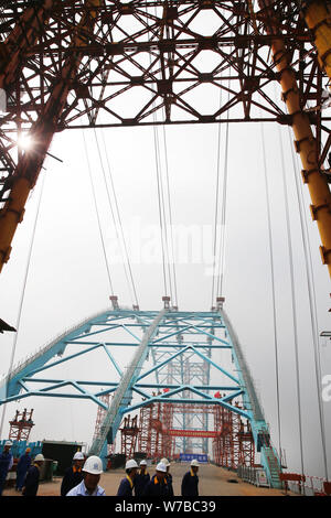 The world's longest cable-stayed bridge, the Hutong (Shanghai-Nantong ...