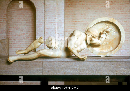 Fallen warrior from the East Pediment of the Temple of Aphaia, Aegina ...