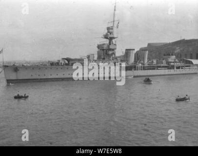 HMS Cardiff, British light cruiser, WW1 Stock Photo - Alamy
