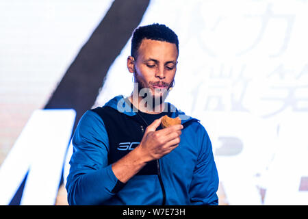 NBA star Stephen Curry of Golden State Warriors attends a fan meeting ...