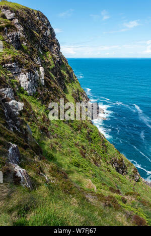 tourist at viewpoint at the cliffs of Kerry, Ireland Stock Photo - Alamy