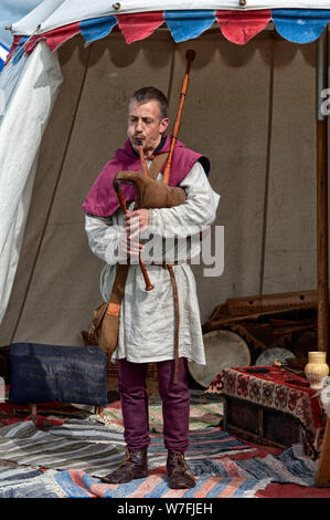 Medieval musicians, piper Stock Photo - Alamy