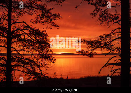 Midnight sun at the polar circle Stock Photo - Alamy