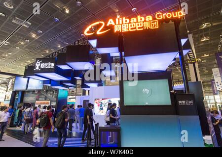 People visit the World Internet of Things Exposition 2022 kicked off in ...