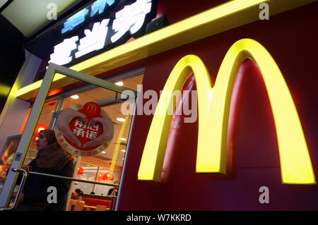 --FILE--A customer leaves a McDonalds fastfood restaurant in Shanghai ...