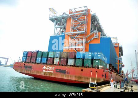 The "Red Box Audax" semi-submersible marine heavy transport vessel ...
