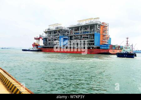 The "Red Box Audax" semi-submersible marine heavy transport vessel ...