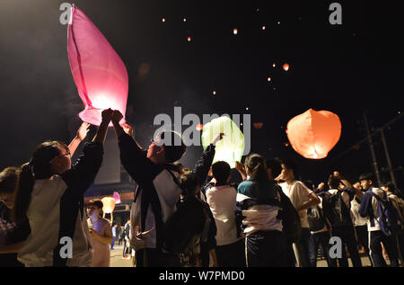 Students of Maotanchang High School release sky lanerns, also known as ...