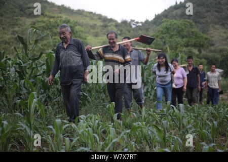 --FILE--81-year-old Chinese man Huang Dafa, persuading and then leading ...