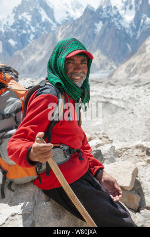 porter in Pakistan Stock Photo - Alamy