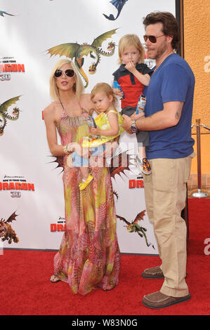 Tori Spelling at the Premiere of Dreamworks' "How to Train Your Dragon ...