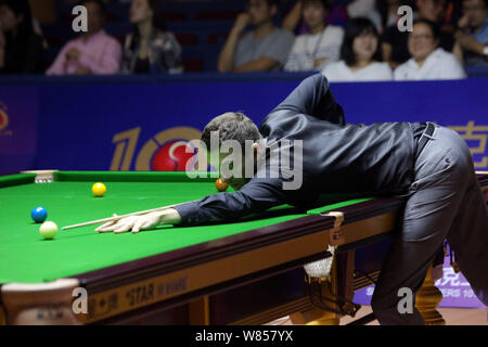 Yuan Sijun of China plays a shot against Mark Selby of England during ...
