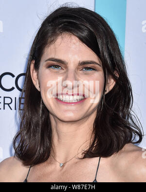 Lindsey Kraft arrives at the Los Angeles premiere of "Grace and Frankie ...