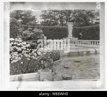 Ormston, John Edward Aldred house, 1 East Beach Drive, Glen Cove, New York. Fountain Stock Photo ...
