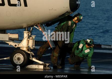 aircraft carrier catapult wheel Stock Photo - Alamy