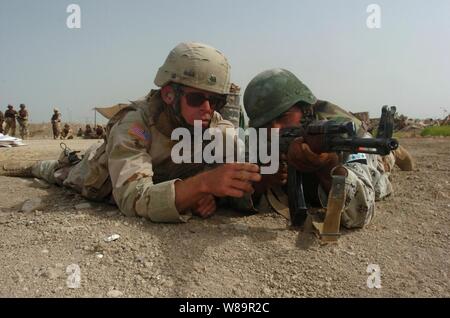 Iraqi National Guard soldiers and multinational forces search for ...