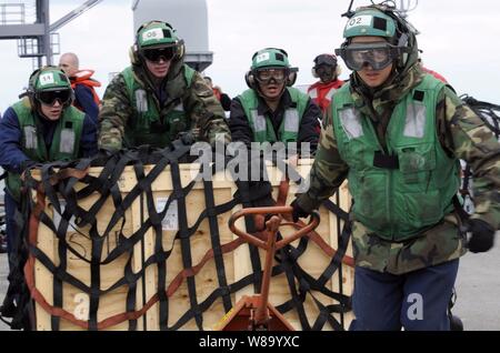 A Light Helicopter Anti-Submarine Squadron 32 (HSL-32) SH-2 Seasprite ...