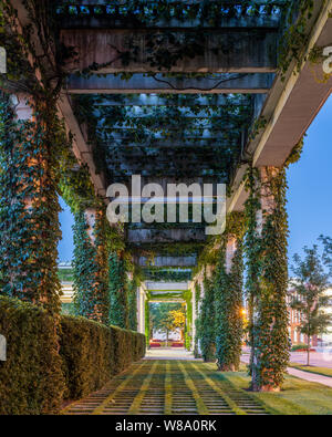 Cummins Corporate Office Building, designed by Kevin Roche, Columbus ...
