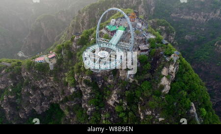 Tourists visit the glass sightseeing platform in the Shilinxia scenic ...