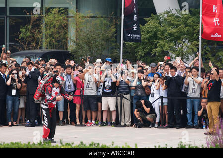 Spectators watch the hydrogen peroxide-powered jetpack propelling pilot ...