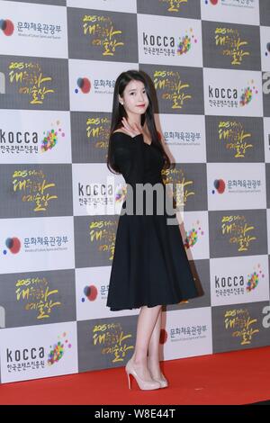 Popular South Korean actress Lee Young-ae posed for photographers in ...