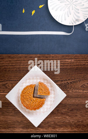 Mooncake with Tea in Mid-Autumn Festival Stock Photo - Alamy