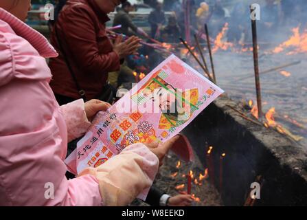burning joss paper offerings in the fire tin hau temple aberdeen hong ...