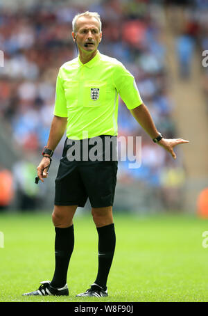 Match referee Martin Atkinson Stock Photo - Alamy
