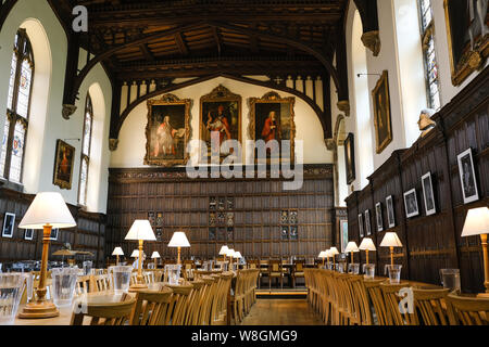 The historic dining hall at Magdalen College, University of Oxford ...