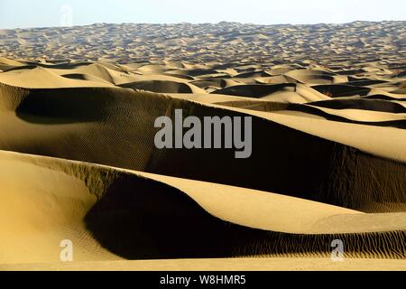 --FIEL--Landscape of the Taklamakan Desert, also known as Taklimakan ...