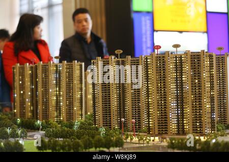 --FILE--Chinese homebuyers look at housing models of a residential ...