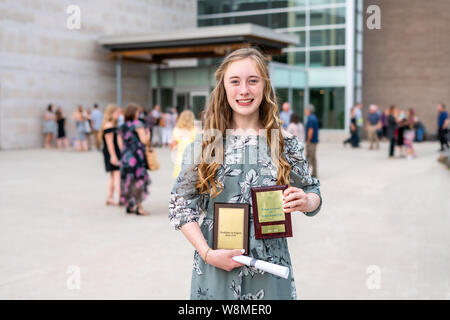 Beautiful high school graduation girl Stock Photo - Alamy