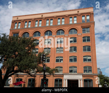 Texas School Book Depository 6th Floor museum tells of Lee Harvey ...
