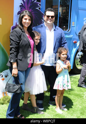 Josh Gad, Ava Gad and Isabella Gad at 'The Angry Birds Movie 2' World ...