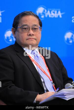 (L to R) Fung Group Group Chairman Victor Fung Kwok-king, National ...