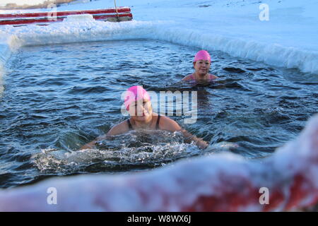 Winter swimming enthusiasts swim in the icy water in Daqing City ...