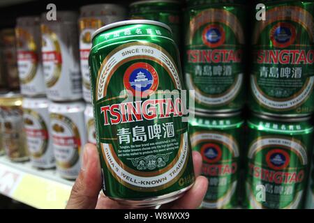 TSINGTAO Beer can in a supermarket Stock Photo - Alamy