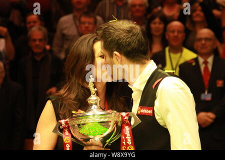 Mark Selby and his wife Vikki Layton celebrate his victory over Neil ...