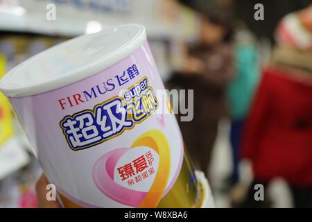 --FILE--A customer shops for a tin of Firmus milk powder of Feihe Dairy ...
