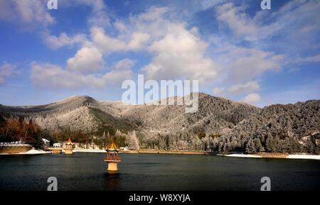 Snowscape of Lu Mountain (Mount Lushan) in east Chinas Jiangxi province ...