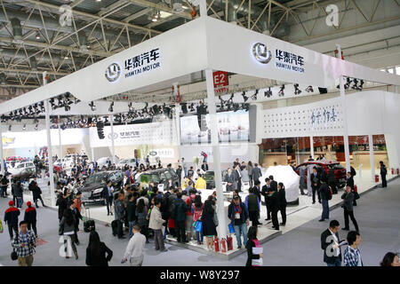 --FILE--People visit the stand of Hawtai Motor during the 16th Shanghai ...
