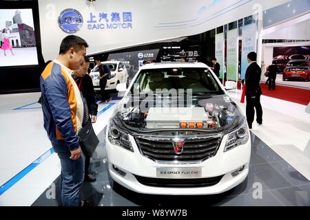 Visitors look at a Roewe 950 Fuel Cell of SAIC Motor during the 13th ...