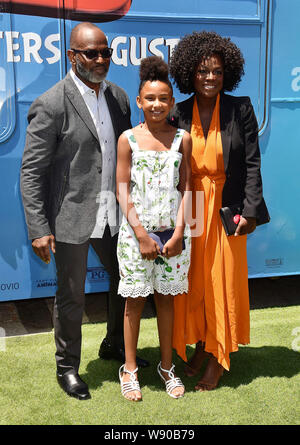 (L-R) Genesis Tennon and Viola Davis at THE ANGRY BIRDS MOVIE 2 Premiere held at the Regency ...