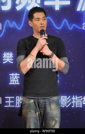 Taiwanese actor Lan Cheng Long, left, and Chinese actress Niu Mengmeng ...