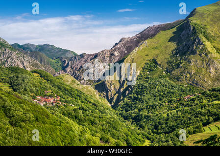 Village of Sobrefoz, Rio Ponga gorge, Cordal de Ponga, Cordillera ...