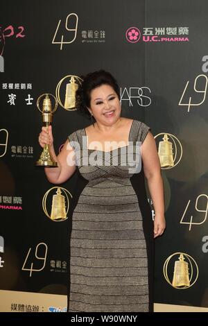 Taiwanese actress Chung Hsin-Ling, left, and Singaporean actor ...