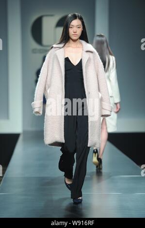 Chinese model You Tianyi displays a new creation designed by Chinese ...