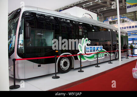 BYD K9 Battery electric bus in route 406, operated by Metbus in ...