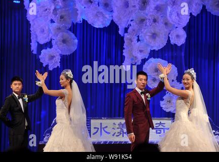 Chinas synchronized swimming twins and their husbands pose on their ...